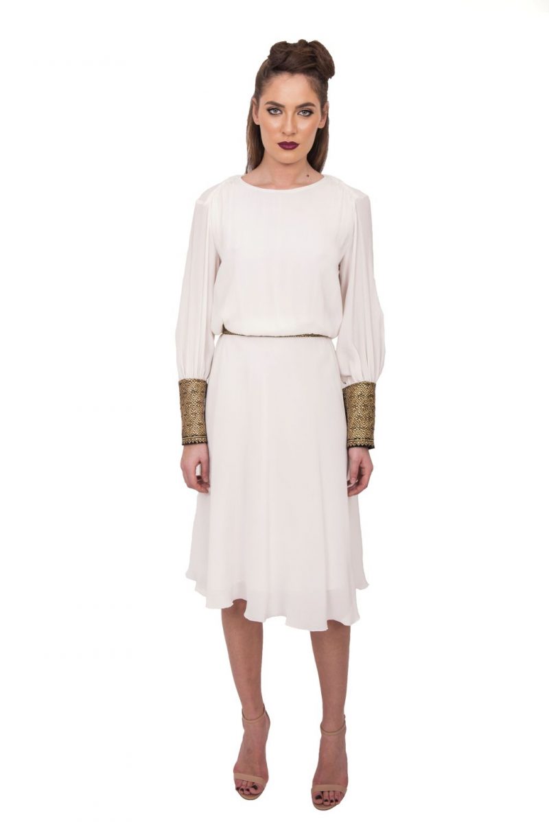 Rochia de mireasă pentru nuntă în stil tradițional cu motive romanești